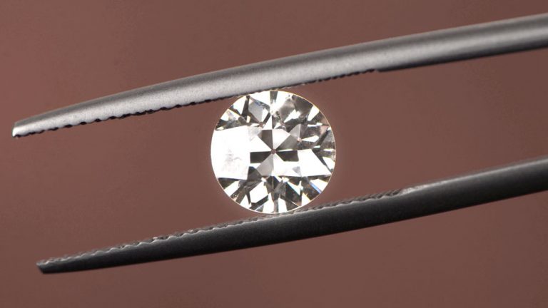 Complete Guide for SI2 Clarity Diamond - All the Pros and Cons!