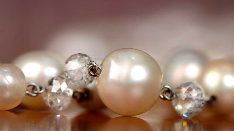 Afshin's Complete Guide to Natural Saltwater Pearls