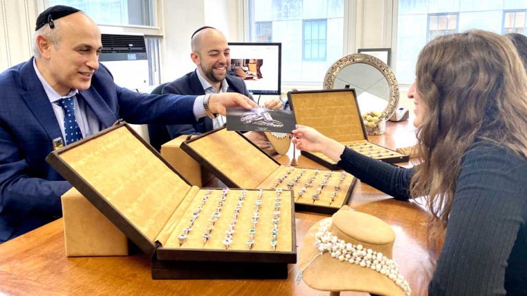 Benjamin's Expert Guide to Buying a K Color Diamond