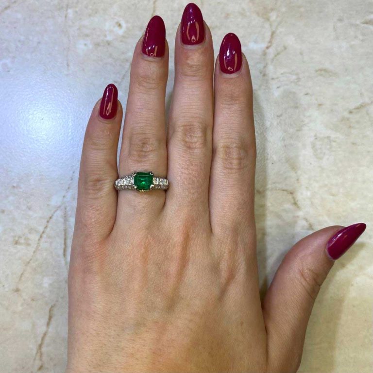 18k White Gold and 1.22ct Emerald Cut Ring - EDJ