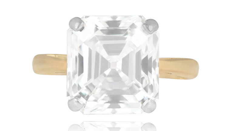 What Is A Solitaire Ring? - The Definitive Buying Guide