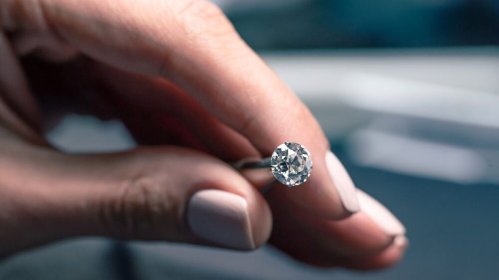 Expert Guide to the VVS1 Clarity Diamond - Insider Tips
