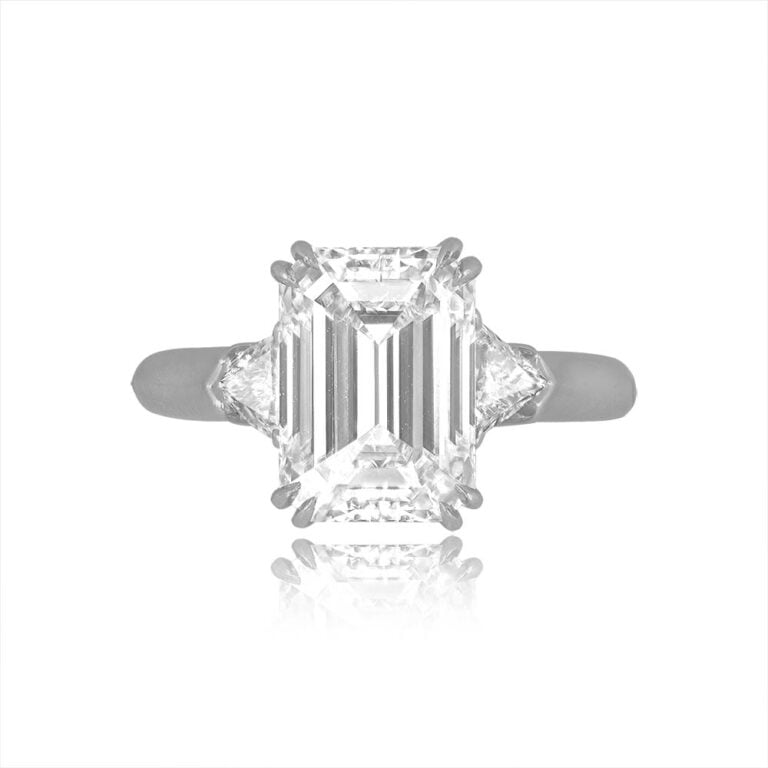 Expert Guide to the VVS2 Clarity Diamond (Insider Info)