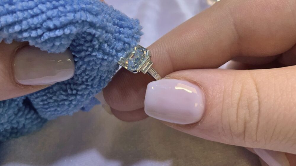 How to Fix a Diamond With a Yellow Tint? - EDJ